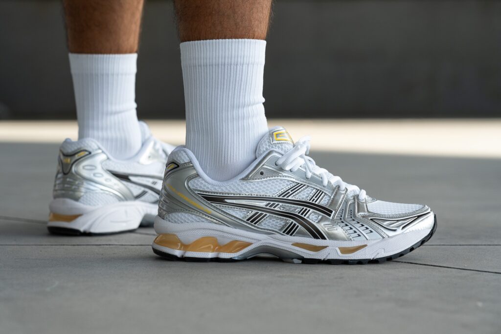 Waarom de ASICS Gel-Kayano 14 dé sneaker van dit moment is (alles over ...